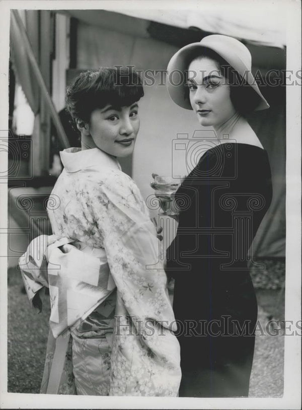 1957 Press Photo Miyoko Nishe of Japan &actress Miss Ann Cripps ...