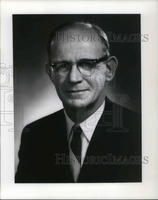 1971 Press Photo Roger Hetzel, President of Anchor Hocking Corporation ...