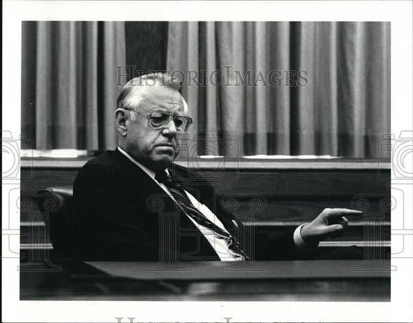 1986 Press Photo Robert E. Mercer, chairman of the board of Goodyear a ...