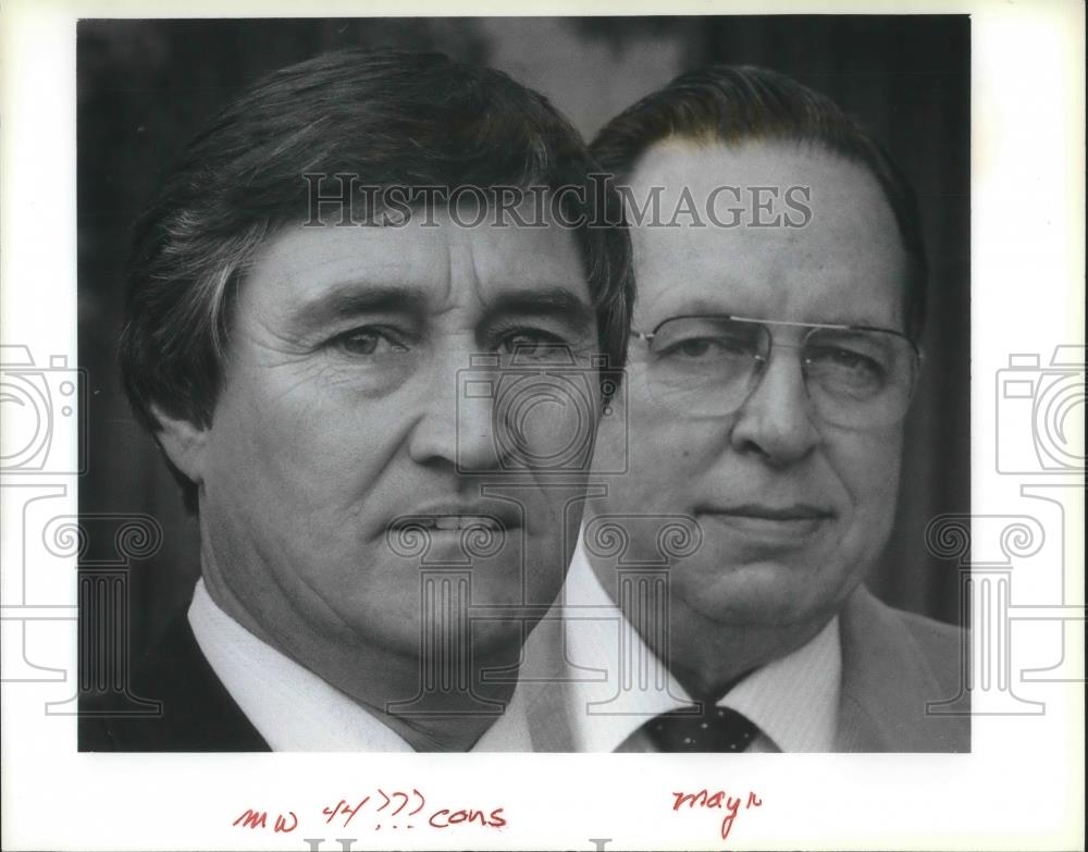 1983 Press Photo Mayor James Darr & City Manager Eldon Mills on charte ...