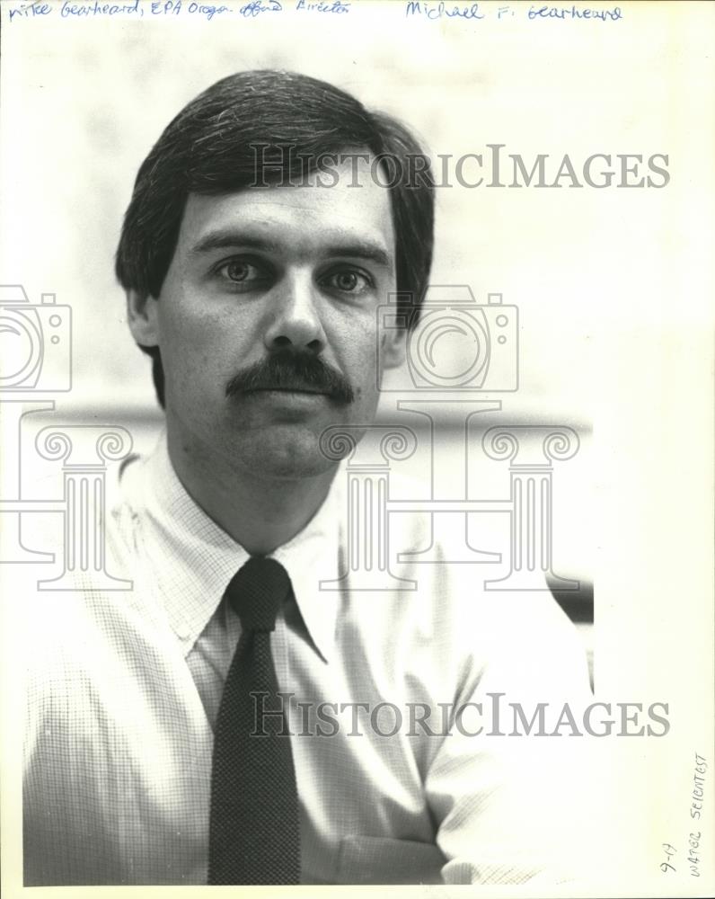 1984 Press Photo Michael F. Gearheard, director of EPA's Oregon office ...