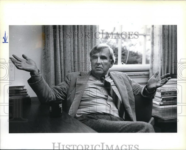 1983 Press Photo University of Oregon Dean Robert D. Gilberts - ora274 ...