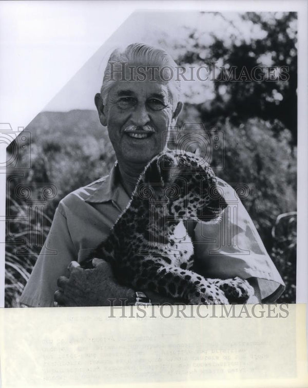 Press Photo Marlin Perkins host of Mutual of Omaha's Wild Kingdom - cv ...