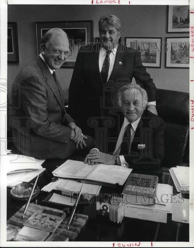 1988 Press Photo Raymond E. Smiley, George L. Lamore, and John R. Cuni ...