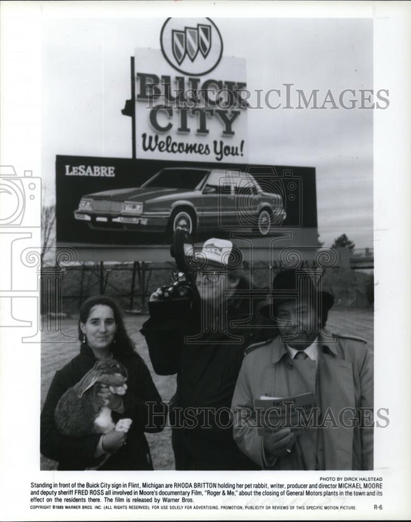 1989 Press Photo Rhoda Britton, Fred Ross & Director Michael Moore in ...