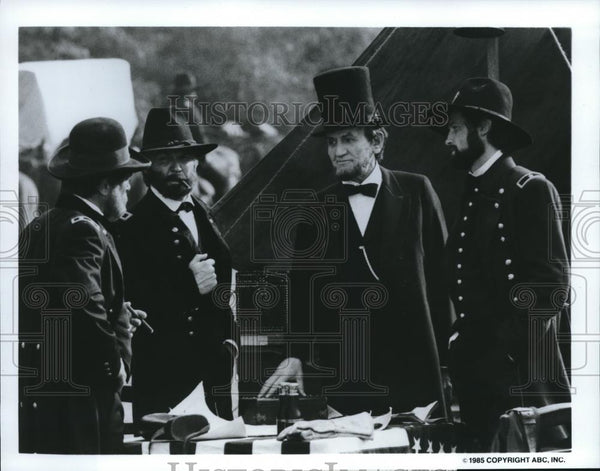 1986 Press Photo Arlen Dean Snyder, Anthony Zerbe in North & South Boo ...