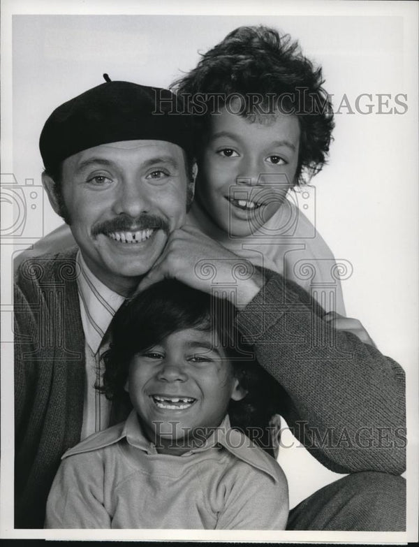 1976 Press Photo Cast of Popi - cvp72337 - Historic Images