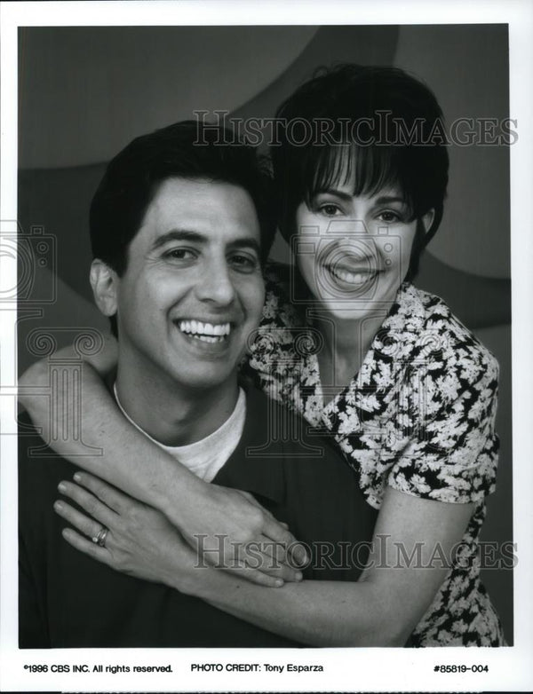 1996 Press Photo Patricia Heaton and Ray Ramono star in Everybody Love ...