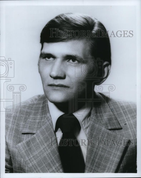1977 Press Photo Russell Richards Midas International - Historic Images