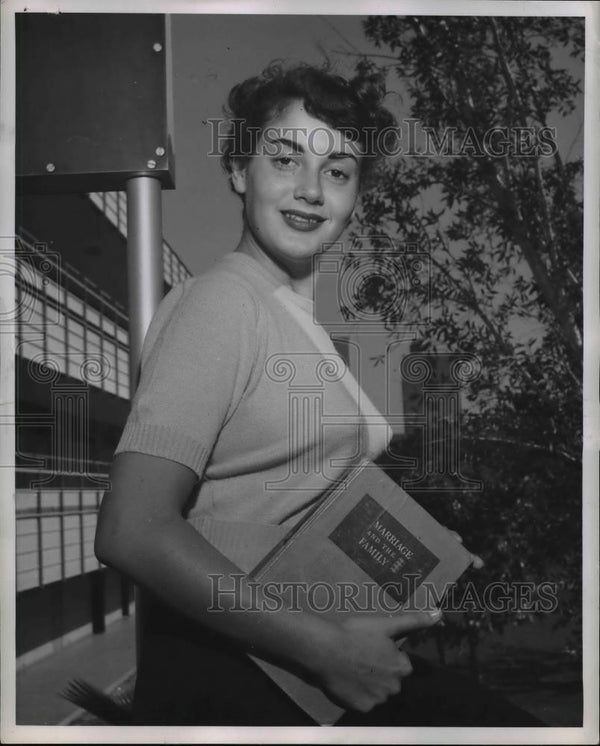 1952 Press Photo Miami University Student Elayne Snyder Rejected Film ...