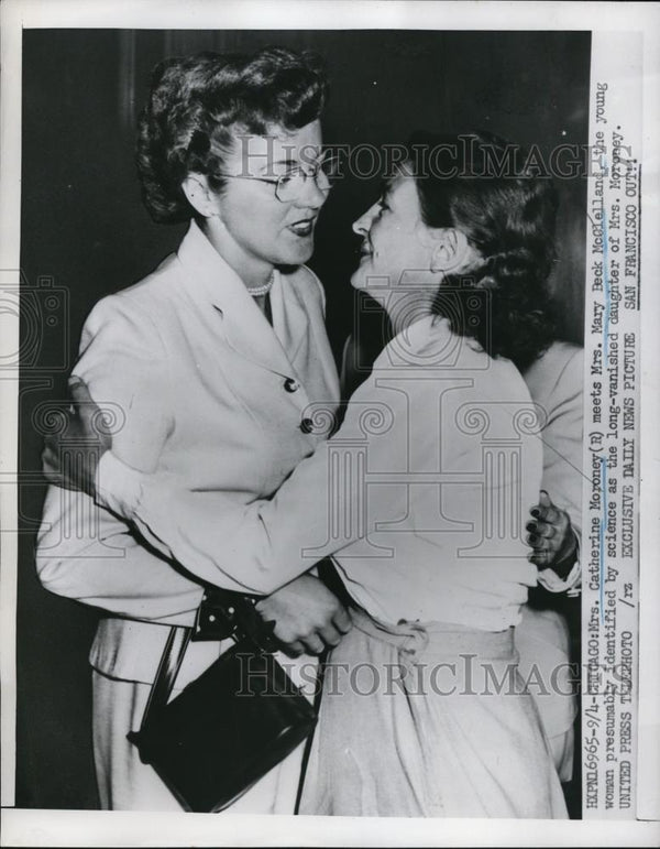 1952 Press Photo Mrs Catherine Moroney Meets Mrs Mary Beck McClellan R ...