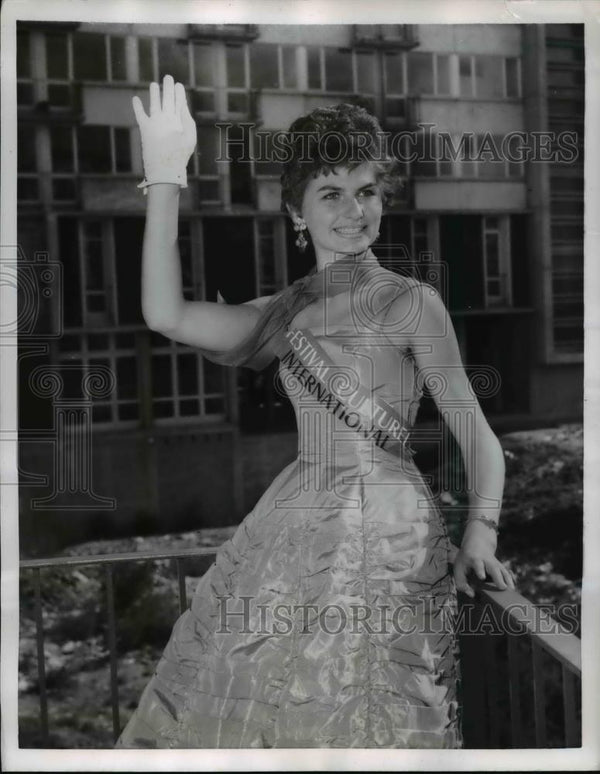 1957 Press Photo Paris Ebert Kay Queen of International Cultural Festi ...