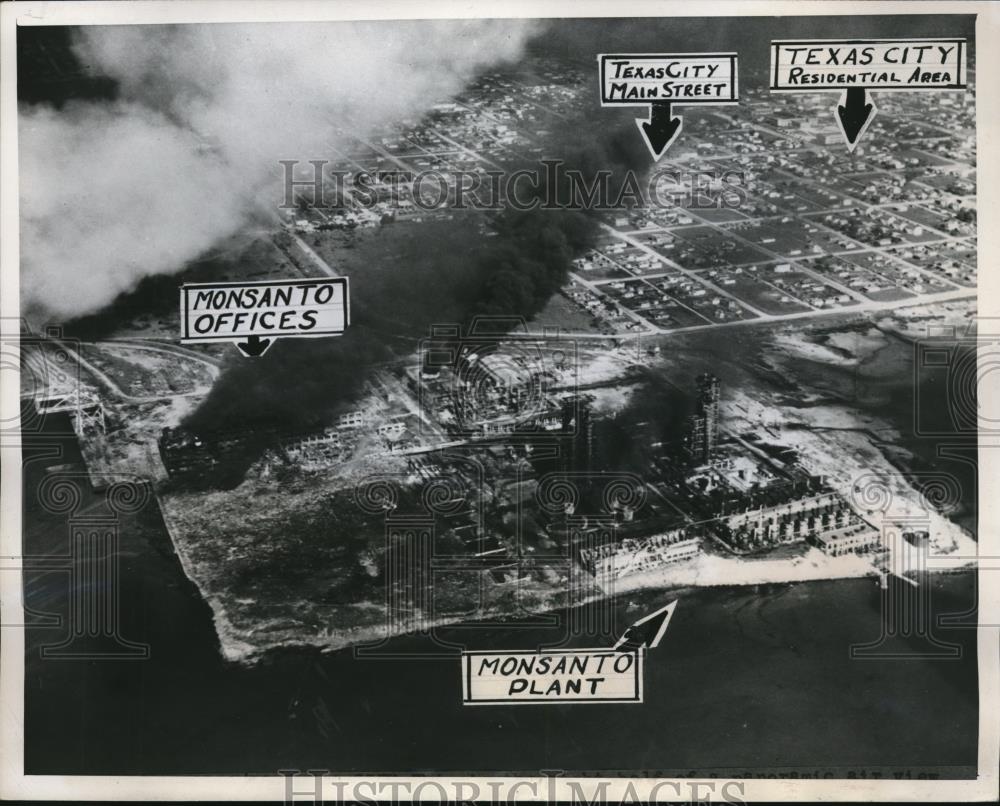 1947 Press Photo The Monsanto Chemical Company Plant during the fire ...