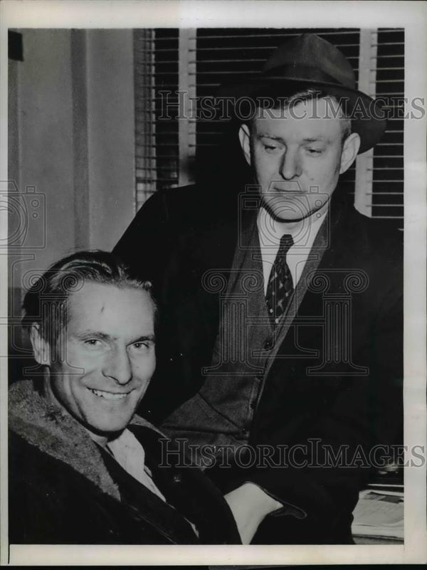1944 Press Photo Robert Van Valkenberg and Detective C.O.Rolfson ...
