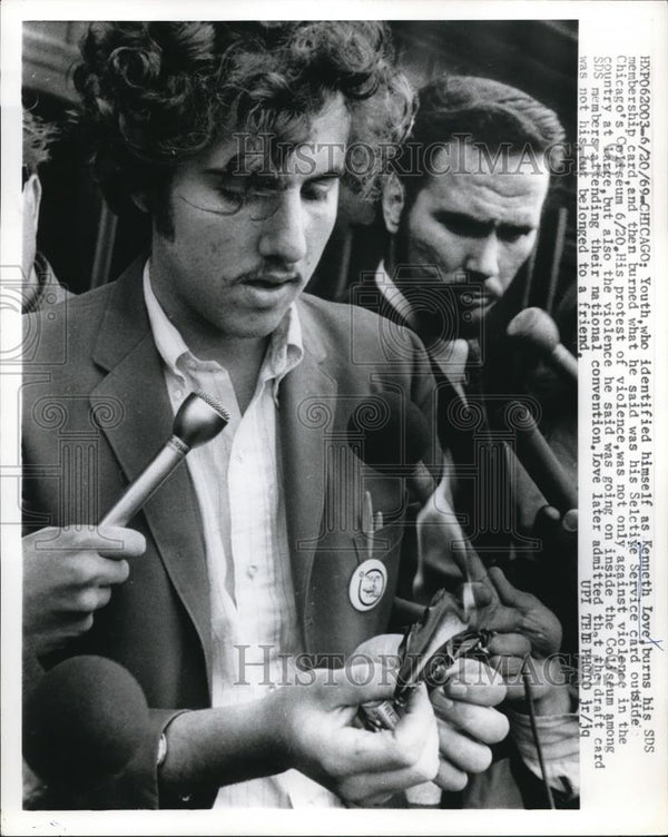1969 Press Photo Kenneth Love on his protest against SDS members ...