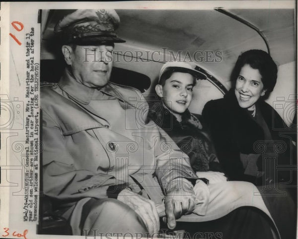 1961 Press Photo Gen MacArthur Mrs Douglas MacArthur and Son Arthur As ...