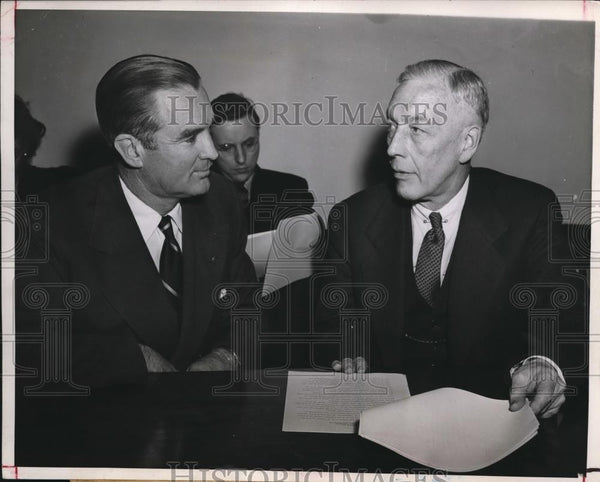 1946 Press Photo SPA Chief Stuart Symington Frank Wilson Aluminum Co o ...