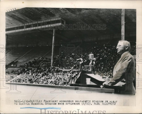 1948 Press Photo President addresses stadium at Seattle Memorial Stadi ...