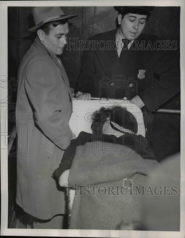 1954 Press Photo Matthew and Mrs. Mary Barger Collapsed After Verdict ...