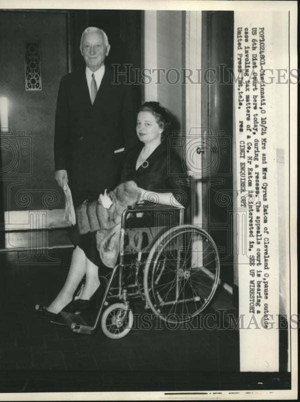 1958 Press Photo Mr & Mrs Cyrus Eaton in Court About Company Intereste ...