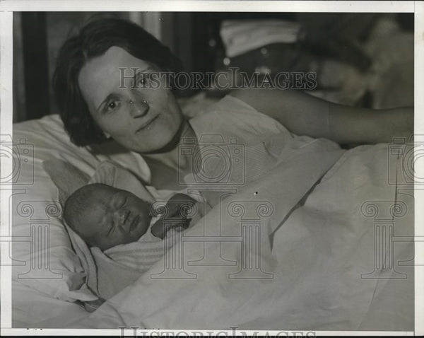 1932 Press Photo Albert Knight's wife and daughter - Historic Images
