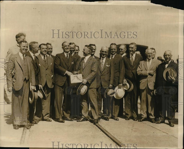 1930 Press Photo Philadelphia Mayor Harry A. Mackey Inaugurates Flight ...