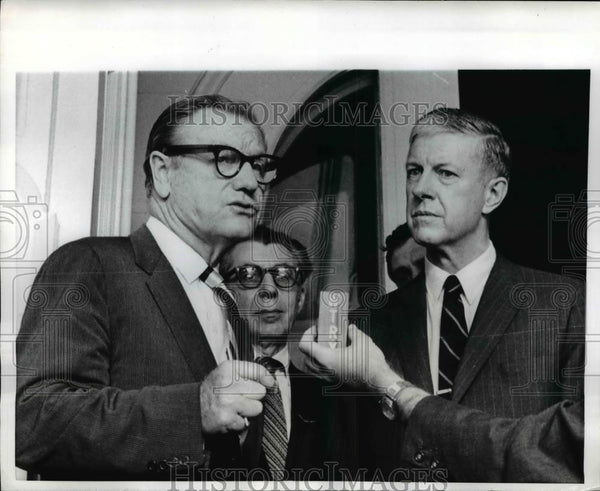 1970 Press Photo Gov. Nelson Rockefeller Meets With Charles Luce & Joe ...
