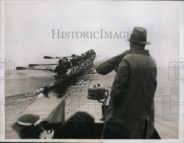 1935 Press Photo Coach Rusty Callow Univ of Pa varsity crew on Schuyki ...