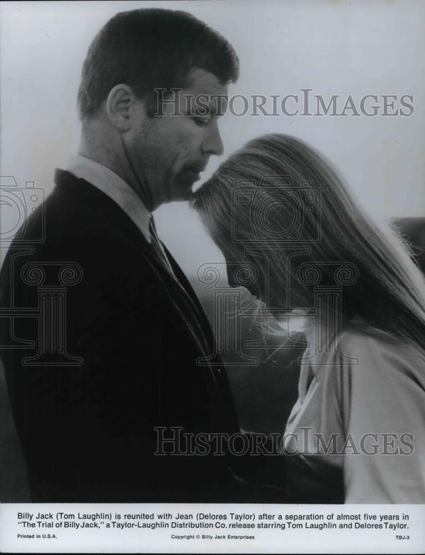 1974 Press Photo Tom Laughlin and Delores Taylor star in The Trial of ...