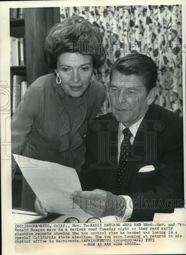 1973 Press Photo Gov and Mrs.Ronald Reagan in a Serious Mood Showing T ...