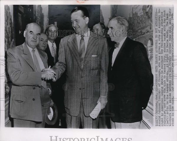 1954 Press Photo Arnold Johnson of Chicago, who was given a vote of ap ...