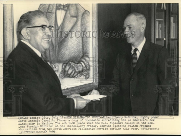 1969 Press Photo Roberty Henry McBride and Antonio Carrillo Flores - c ...