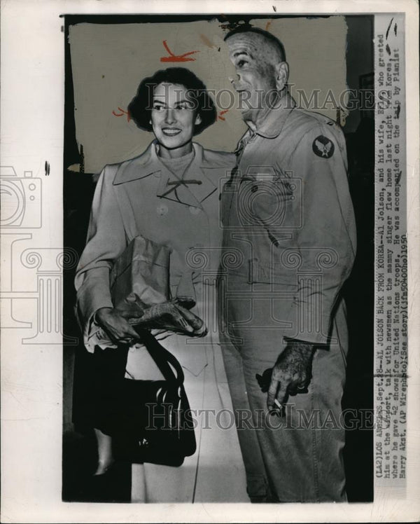 1950 Press Photo Erle Greeted Al Jolson at the Airport Talk to Newsmen ...