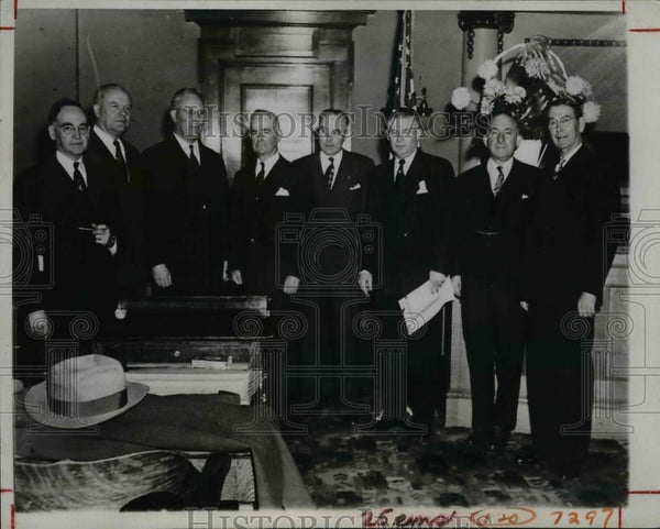 1945 Press Photo Governors Samuel Ford, Herbert D. Maw, Earl Warren, V ...