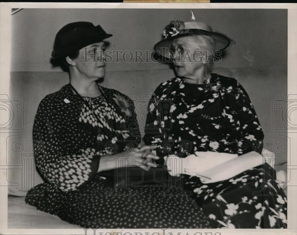 1936 Press Photo Mrs. Lyman D Benton and Mrs William Fitch Kelley at c ...