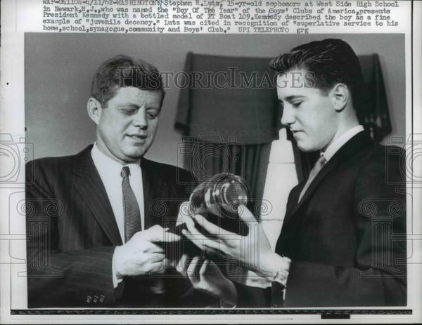 1962 Press Photo Pres. Kennedy named as Stephen Lutz as Boy of the Yea ...