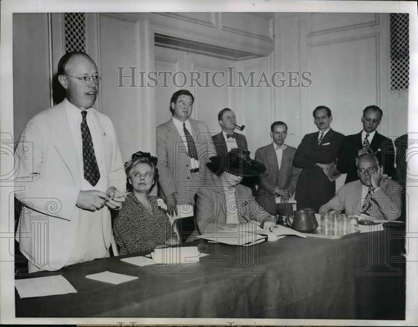 1944 Press Photo Sen. Robert A. Taft, Matt Donlon, MRs. Ernese Griffen ...