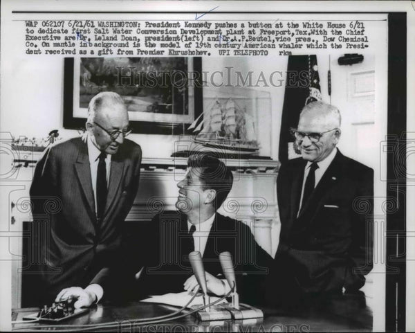 1961 Press Photo Pres.Kennedy push a button for Salt Water Conversion ...