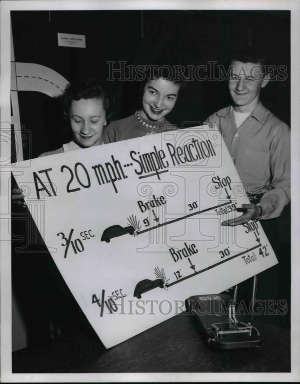 1956 Press Photo Joanne Renck, Kay Shepard, And Albert Holding Their P ...