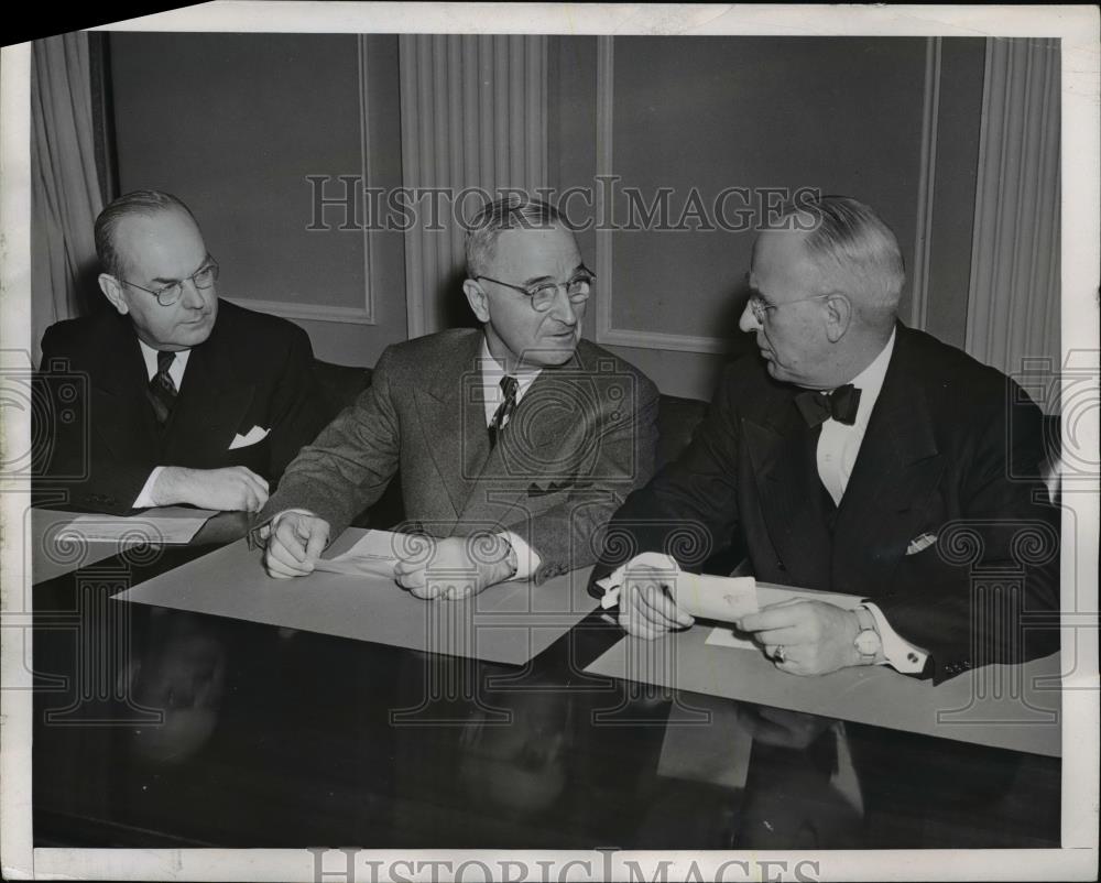 1946 Press Photo President Truman, Max Gardner Under Secretary of Trea - Historic Images