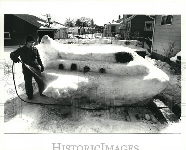 1985 Press Photo Howie Snyder with the snow sculpture - cva77668 ...