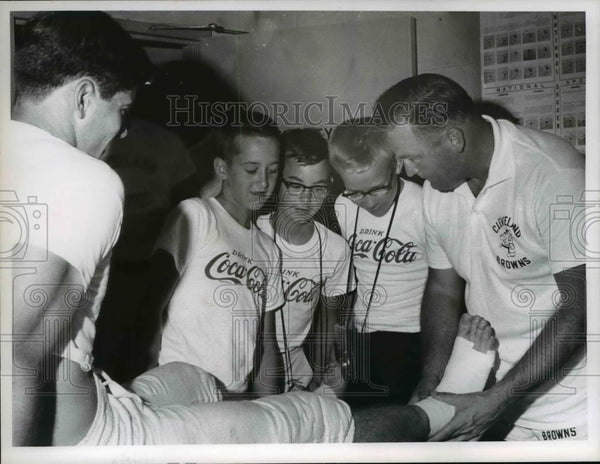 1966 Press Photo The Brown trainer, Leo Murphy during a Coca Cola Cont ...