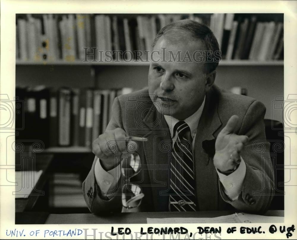 1984 Press Photo Leo Leonard, University of Portland, Dean School Educ ...