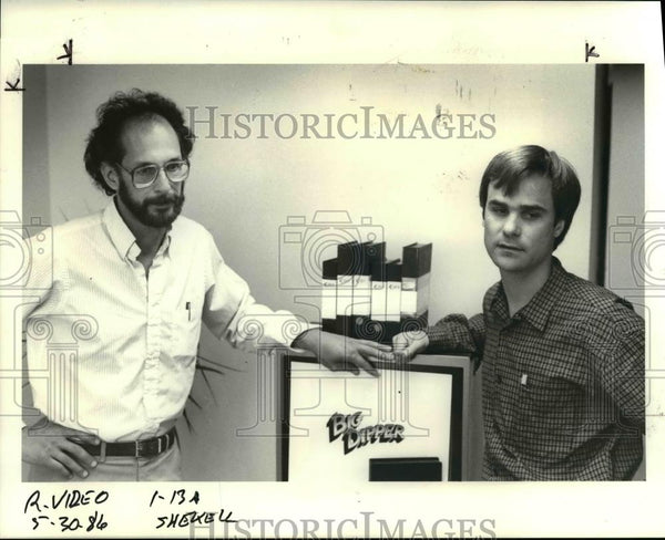 1986 Press Photo Jerry Joffe & Steve Christiansen w/ video of dangers ...
