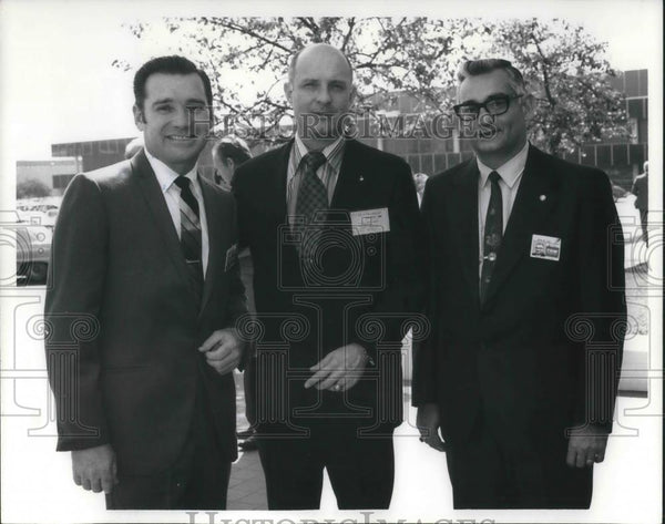 1971 Press Photo Robert J. Stonick Dean M. Cole Win NASA Award Tom Sta ...