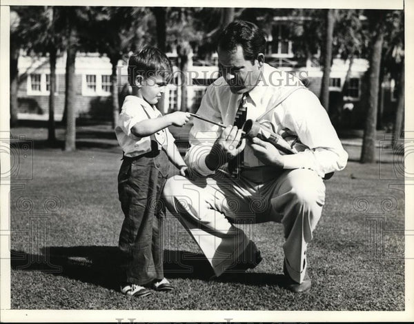 Golfer Ralph Guldahl & son Buddy at a golf course 1938 Vintage Press ...