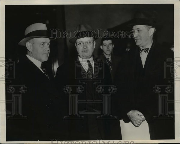 1937 Press Photo General Motors Executives arrived for Peaceful Settle ...