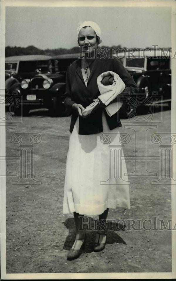 1931 Press Photo Ms Monica Brice at exclusive Bailey's Beach Newport R ...