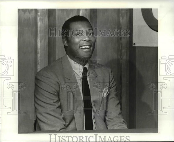 1984 Press Photo Melvin Turpin at Cavs Press Conference at Coliseum ...