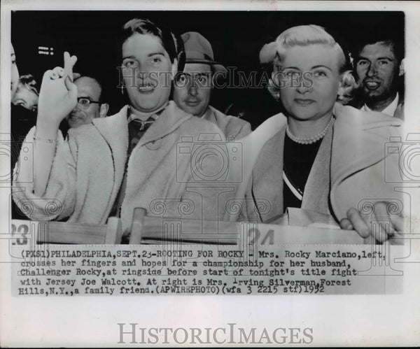 1952 Press Photo Mrs. Rocky Marciano Crosses her Fingers for her Husba ...